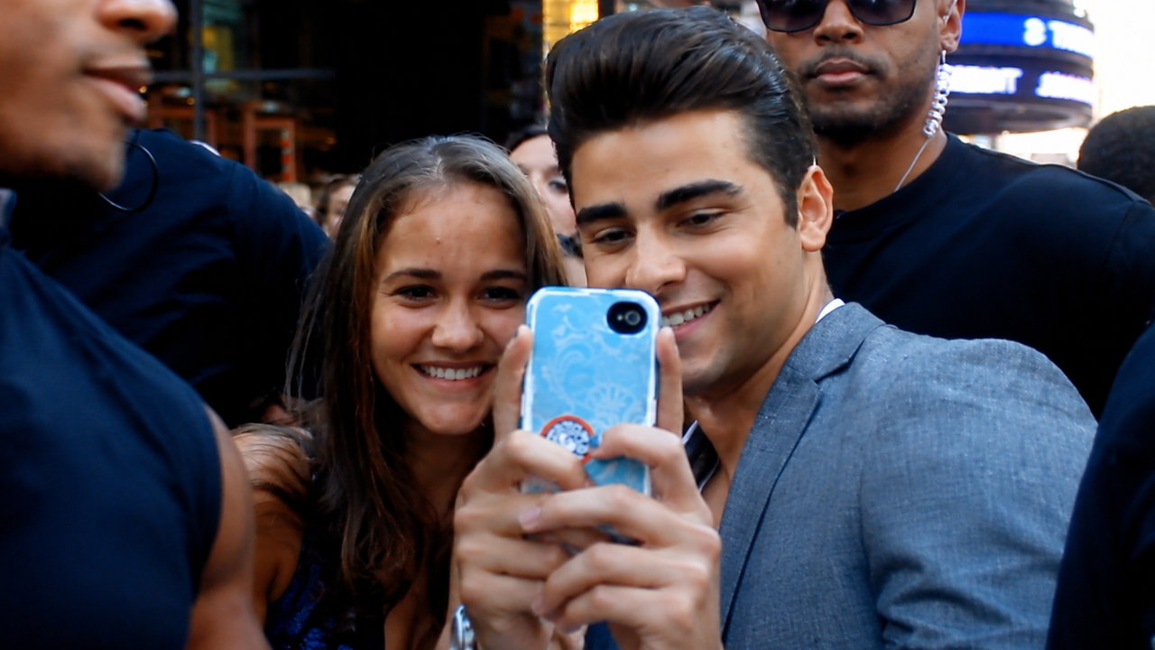 Fake celebrity pranks people in New York City