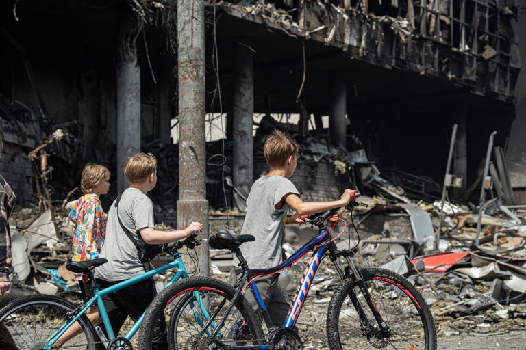 Russlands Umerziehungsprogramm für ukrainische Kinder reicht offenbar ...