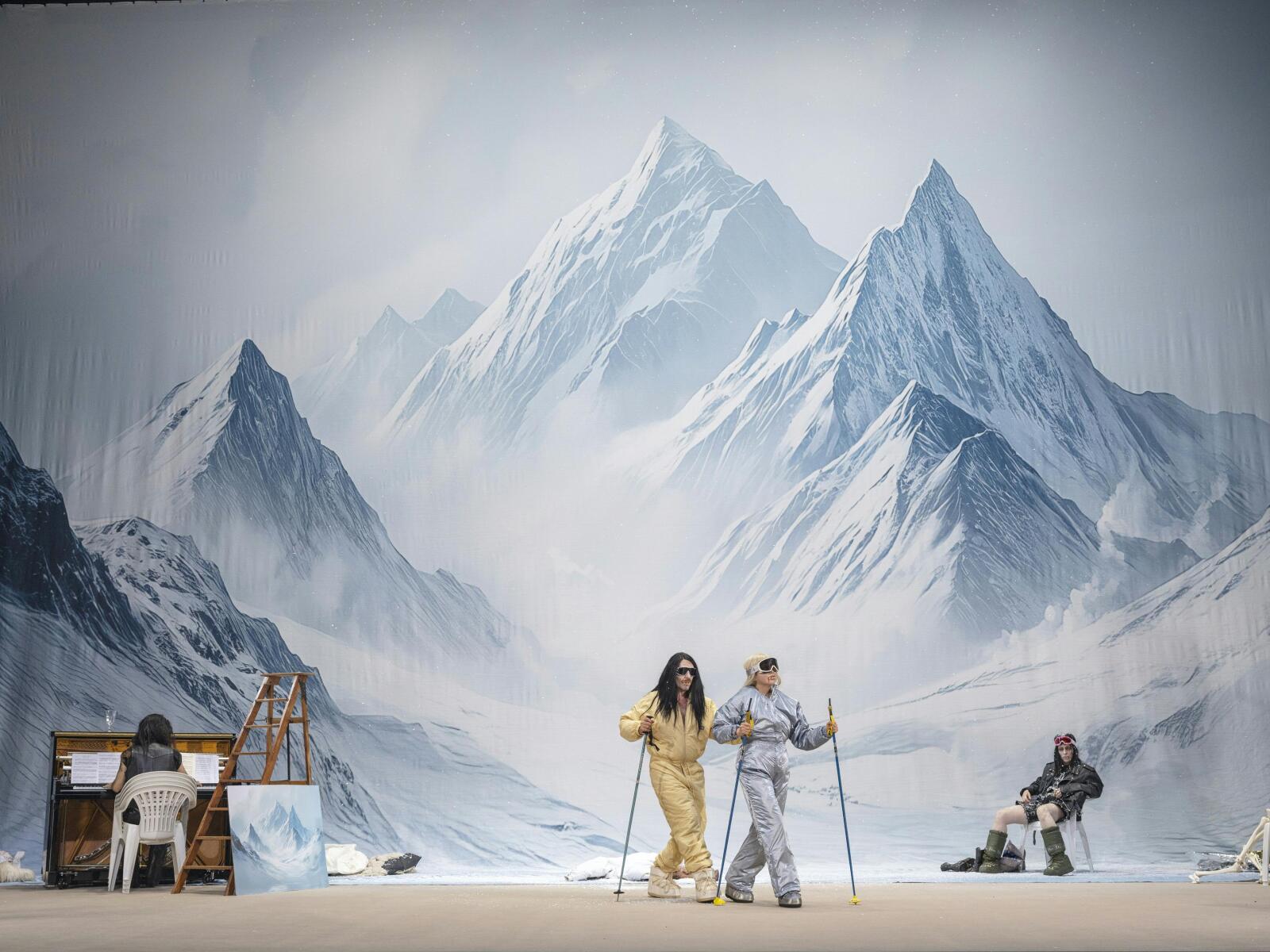 Wipfel, Gipfel, Grotte: Festwochen mit "Vampire's Mountain"