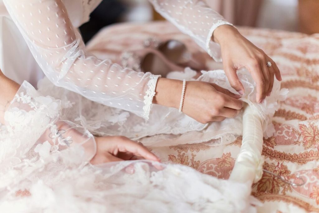 How to store your wedding dress & accessories