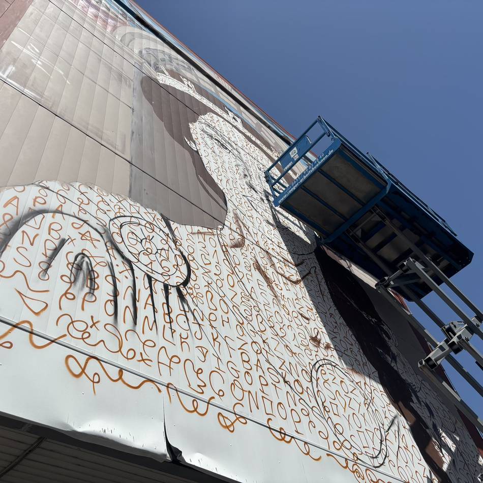 Ein Blick, der nicht loslässt – in Trier entsteht ein XXL-Kunstwerk