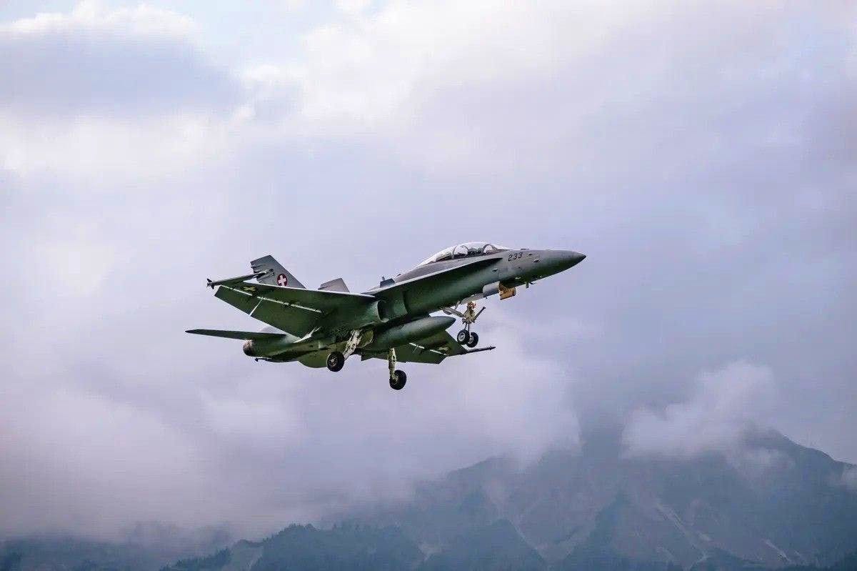 Les F/A-18 suisses retapés voleront jusqu’à l’arrivée des F-35