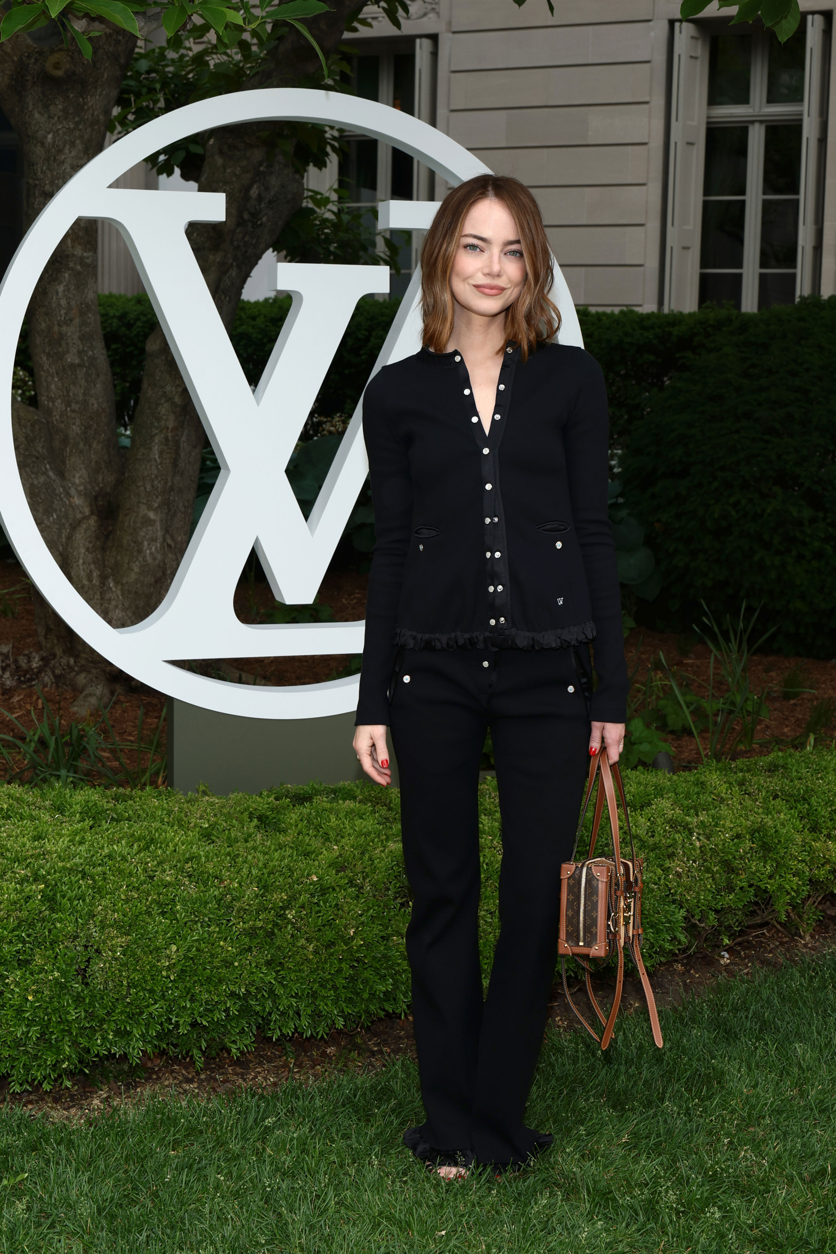 Inside Emma Stone's NYC look: Celebrity style and streetwear trends in ...