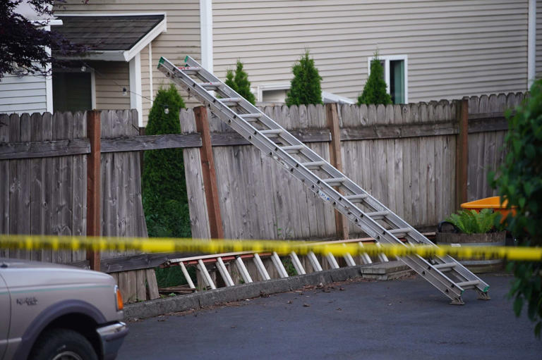 Multiple people killed, police officer shot in Sandy; man arrested