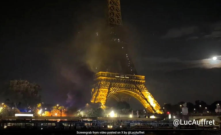 Fire reaches Eiffel Tower, claims viral video. A fact-check