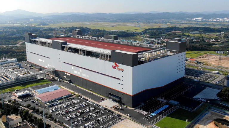 SK Hynix factory fire triggers gas leak, injures 11