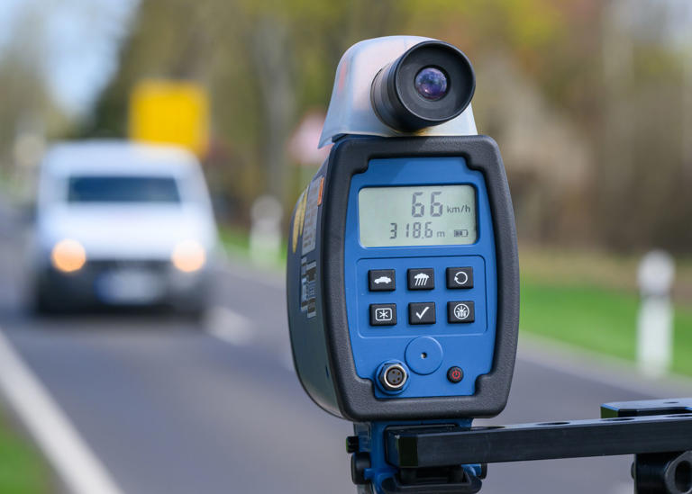 Mann fährt mit 105 km/h durch 50er-Zone