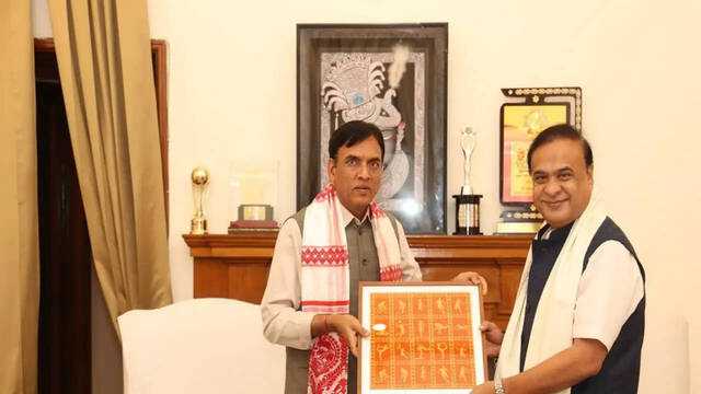 Assam CM discusses sports development with Union Minister