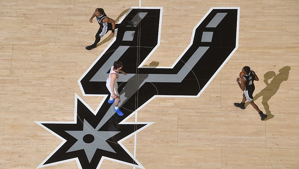 Magic Johnson warns Spurs’ zone defense may falter vs Knicks