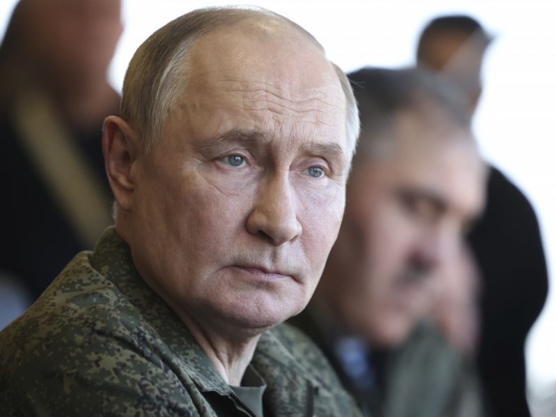 Wladimir Putin: Russland errichtet Drohkulisse - Kremlchef nimmt drei ...
