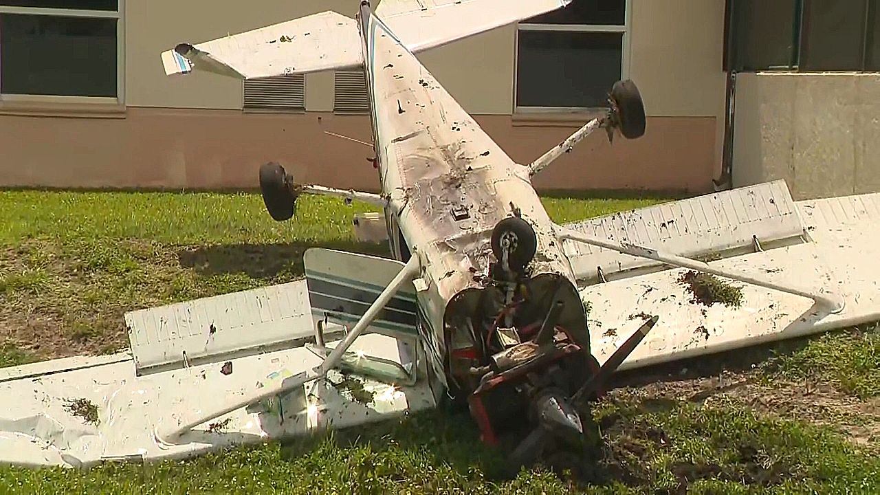 Small plane crashes near Florida hospital, two injured
