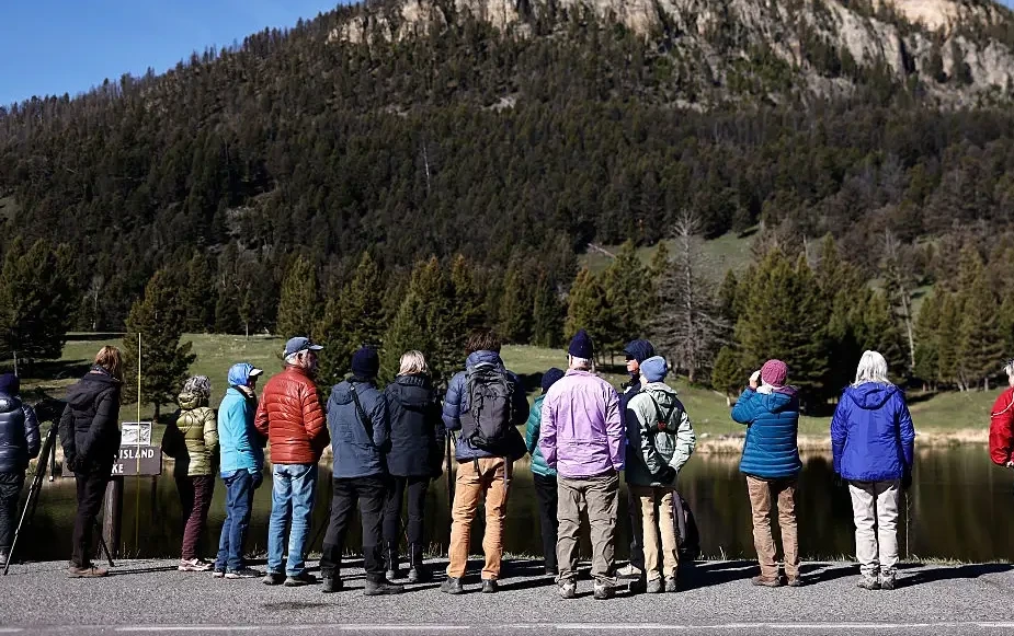Six-year study finds most wildlife alter behavior near hikers