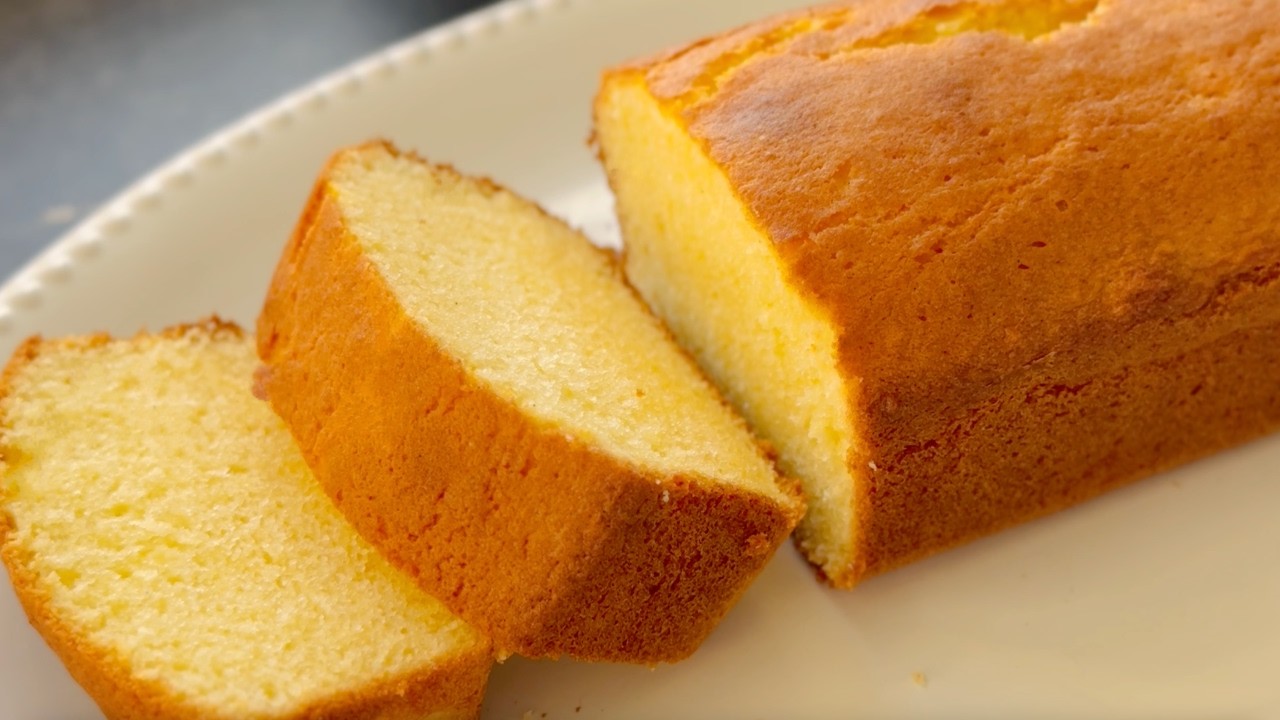 Soft vanilla cake recipe everyone can bake easily