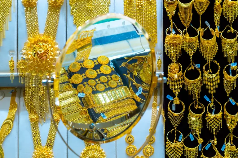 Gold prices drop in Dubai as investors eye US-Iran peace deal