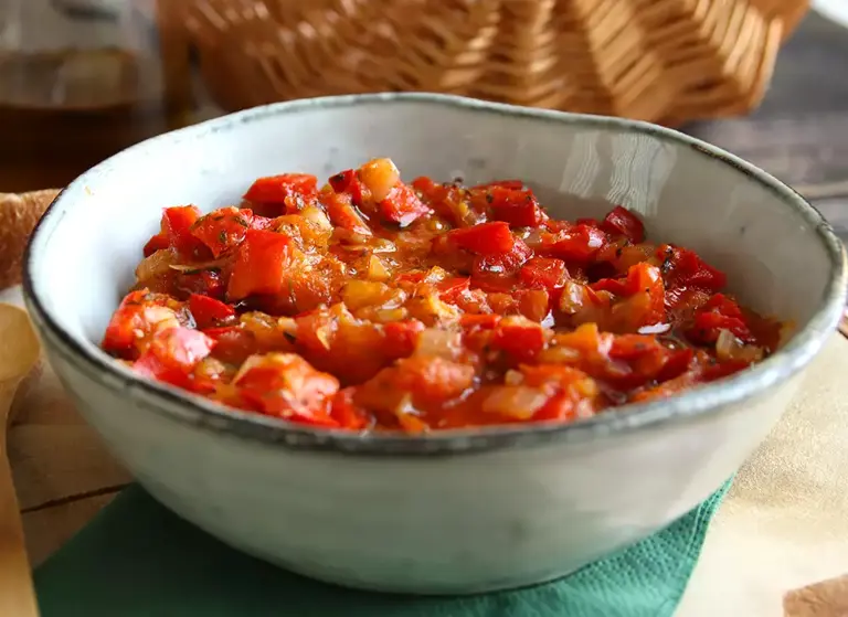 Easy tomato sauce: a waste-not recipe for your overripe tomatoes