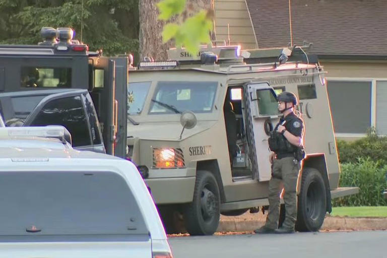Oregon shooting: ‘Multiple’ people killed as police officer shot in ...