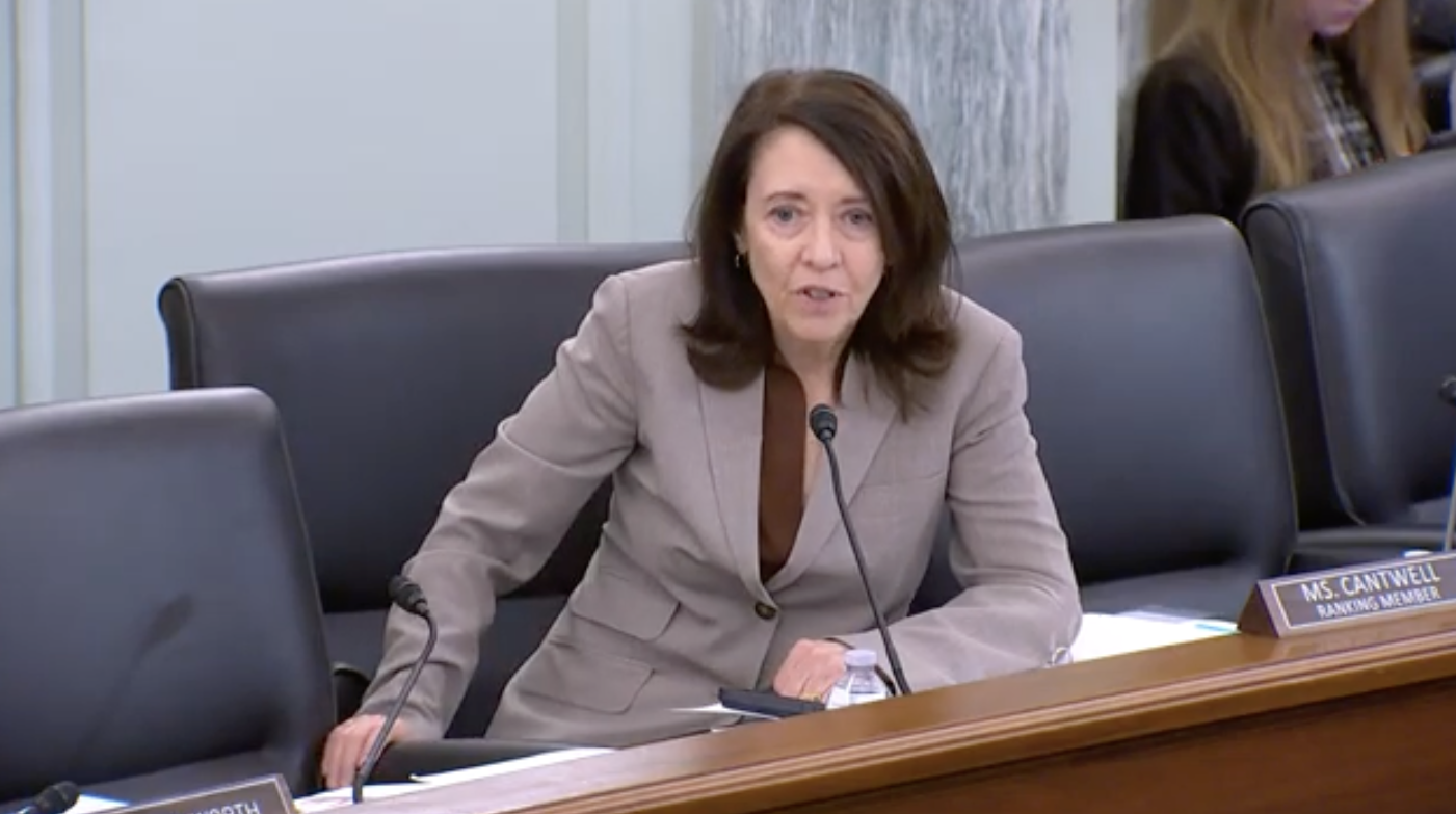 'We owe the families an answer': Maria Cantwell presses FAA ...
