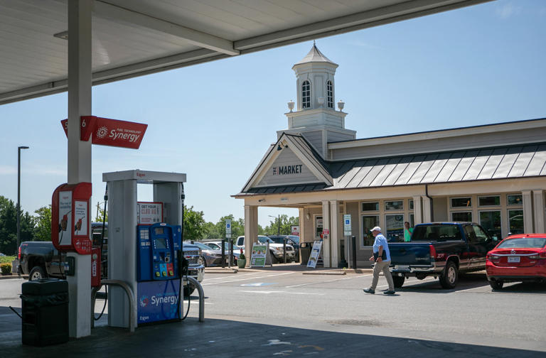 How shoppers who pay in cash are subsidizing Americans’ credit card ...
