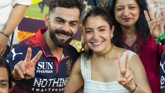 Anushka Sharma aces cool girl aesthetic as she celebrates RCB's IPL ...