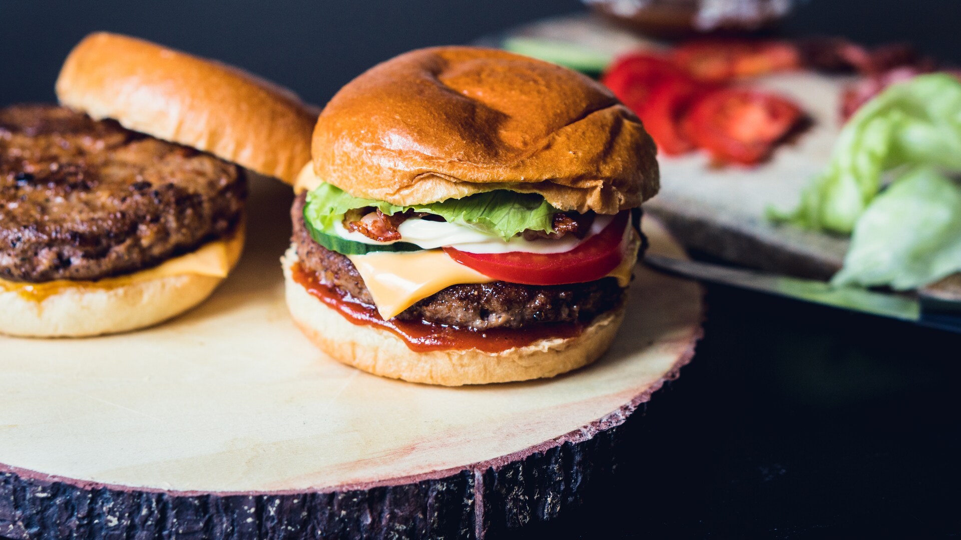 Aldi schlägt teure Markenprodukte: Diese Burger-Patties überzeugen bei ...
