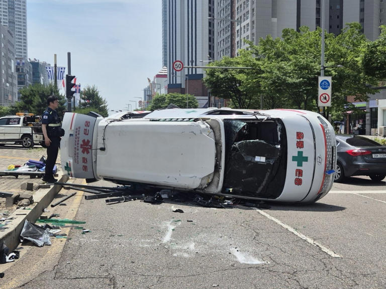 사설구급차·SUV 충돌…이송 중이던 90대 여성 숨져