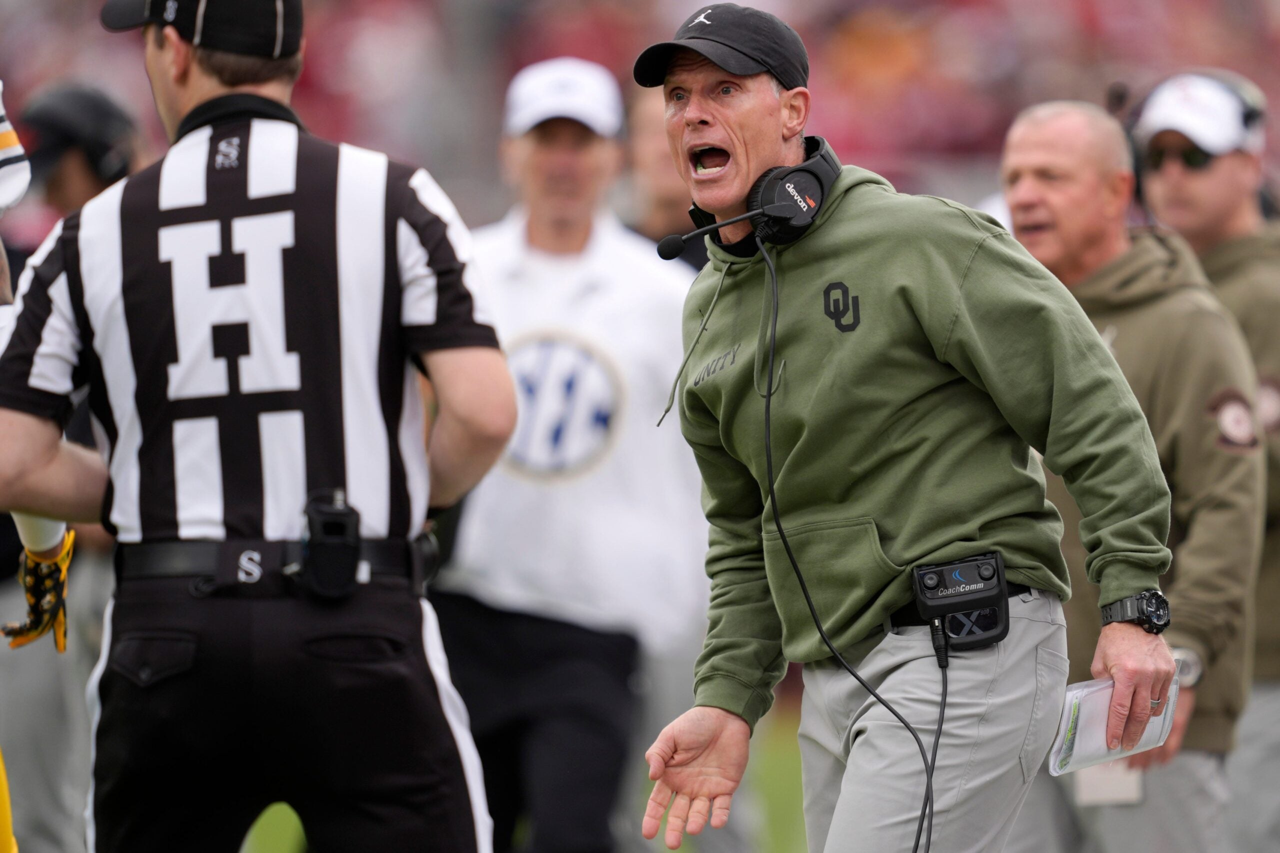 Oklahoma Sooners fans may wince a bit after seeing a viral photo of a ...