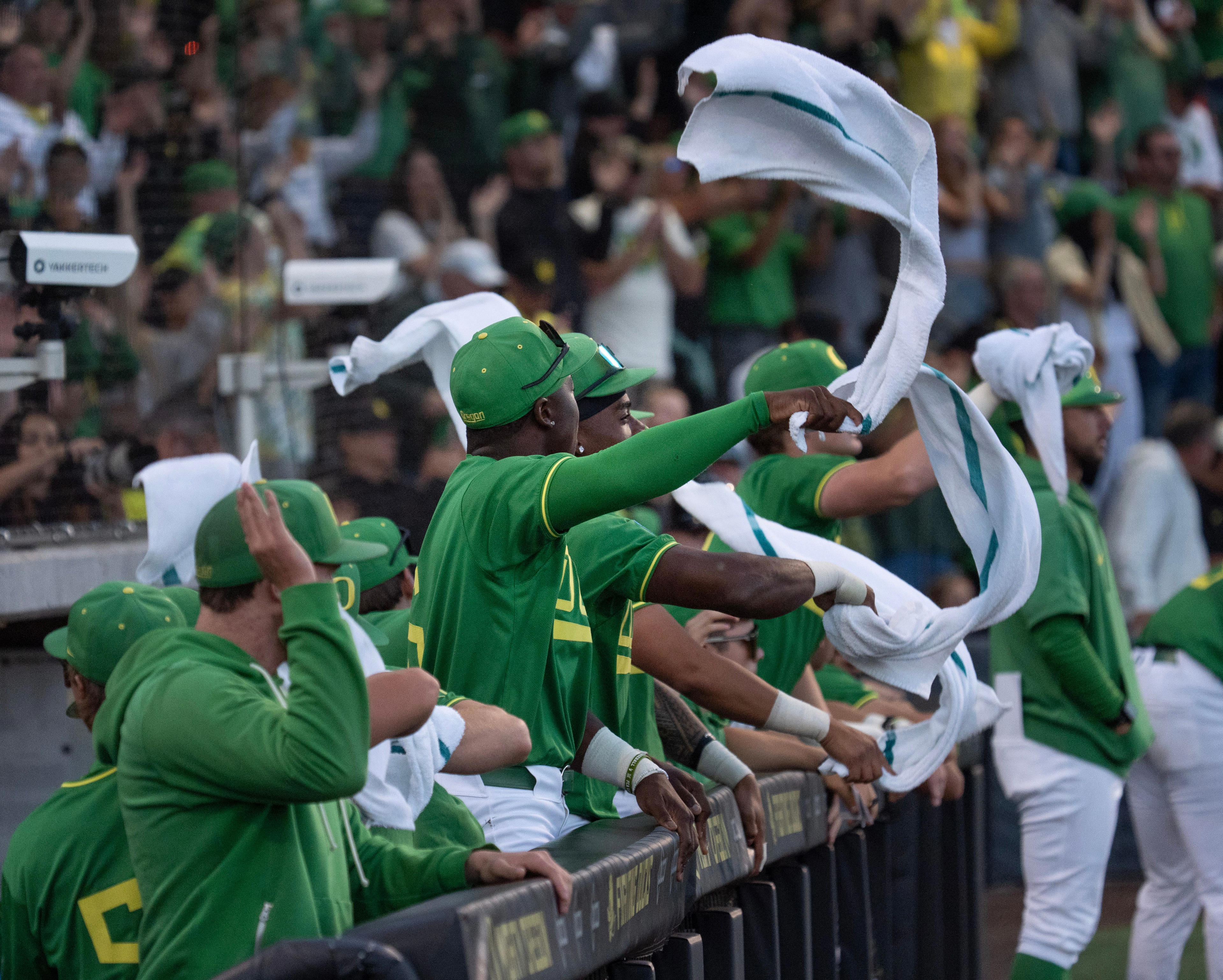 Oregon baseball vs. Texas in NCAA super regional. Channel, streaming