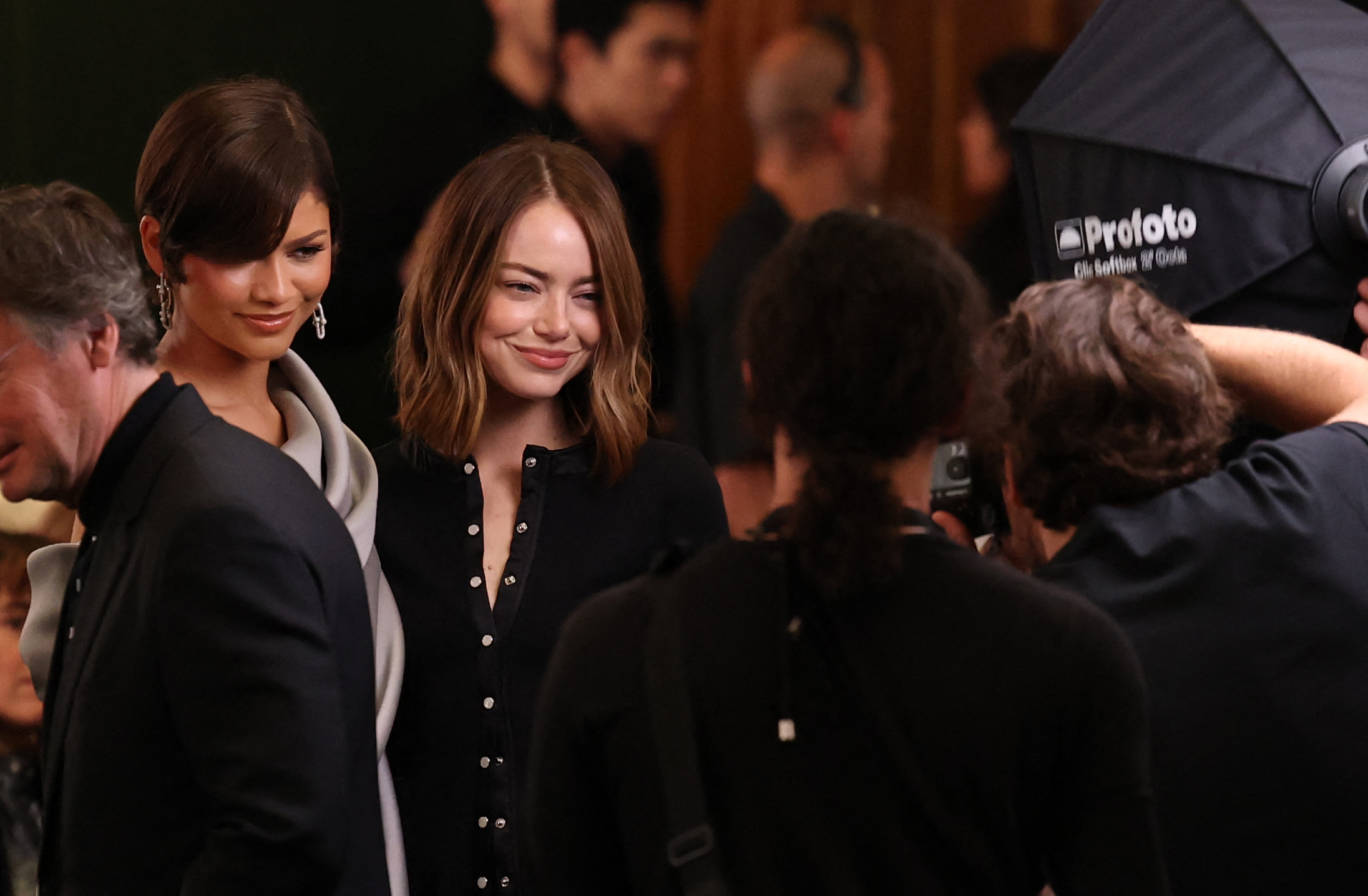 Inside Emma Stone's NYC look: Celebrity style and streetwear trends in ...