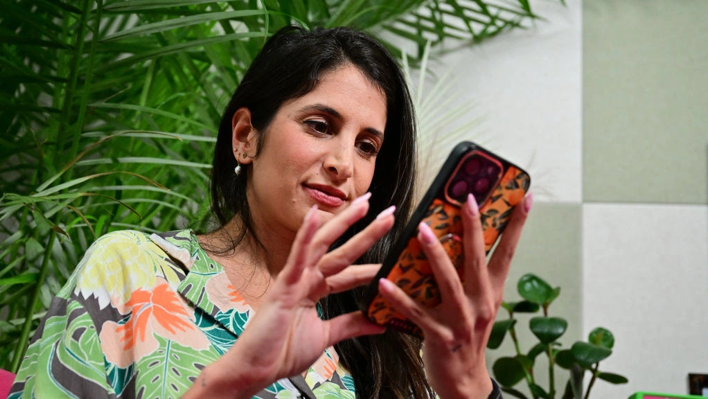 Why your dating profile needs a personal story
