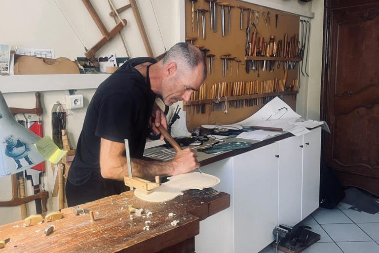 À la rencontre de l’un des derniers ateliers de confection de violons ...