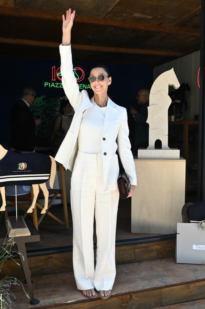 Piazza di Siena 2026, pagelle look: Maria De Filippi sportiva (8 ...