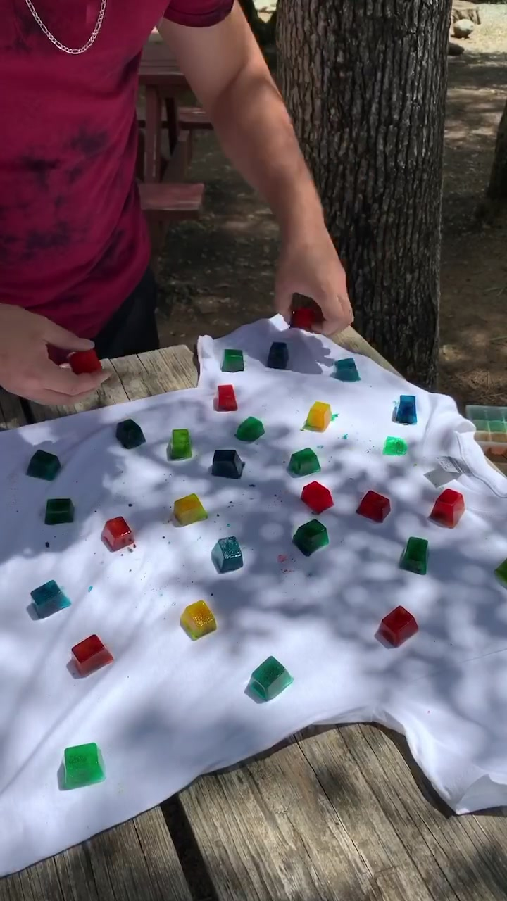 Food dye tie dye experiment: Final shirt looks incredible