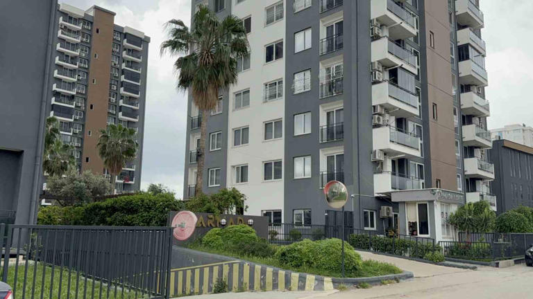 Komşusunun evine otomatik tabancayla ateş açtı