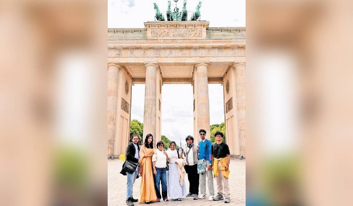 Kerala students visit German parliament, explore Berlin's history ...