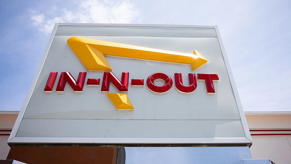 7 popular burger chains and their signature sides
