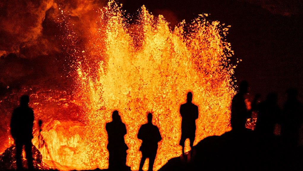 Kilauea eruption alert as summit vents show intense activity
