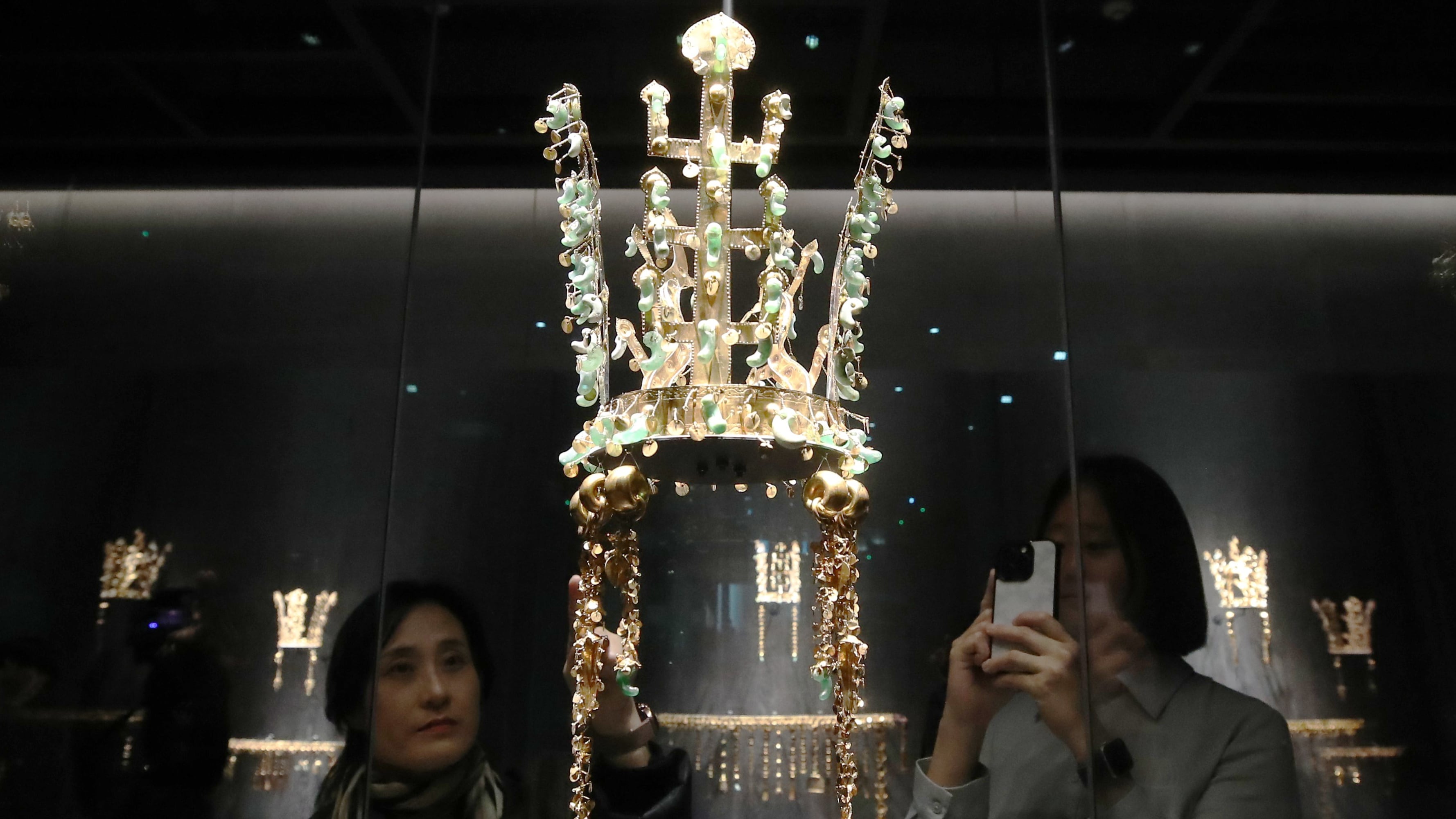 Silla gold crowns: Worn or death masks? Scholars debate ancient purpose