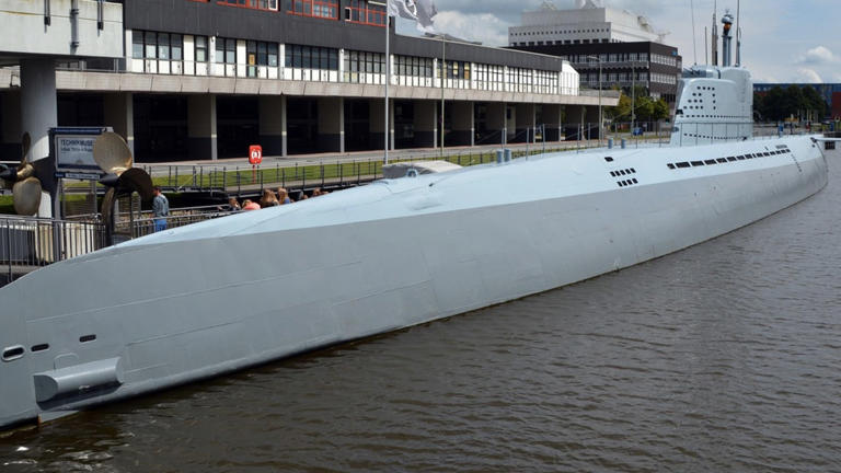 Cutting-edge uncrewed underwater vessels with advanced weapons to boost ...