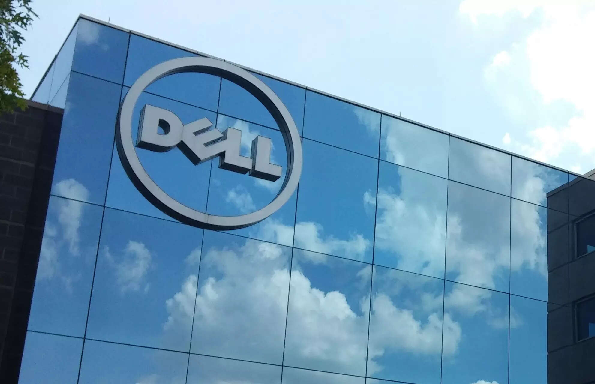 Profit boost: AI server demand sends Dell stock into overdrive