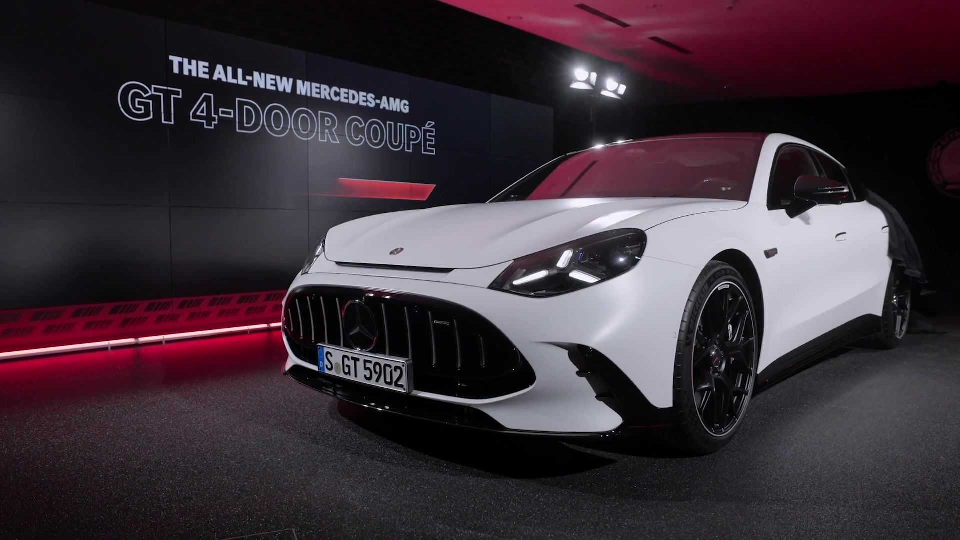 Das neue Mercedes-AMG GT 4-Türer Coupé - Überragende Performance und ...