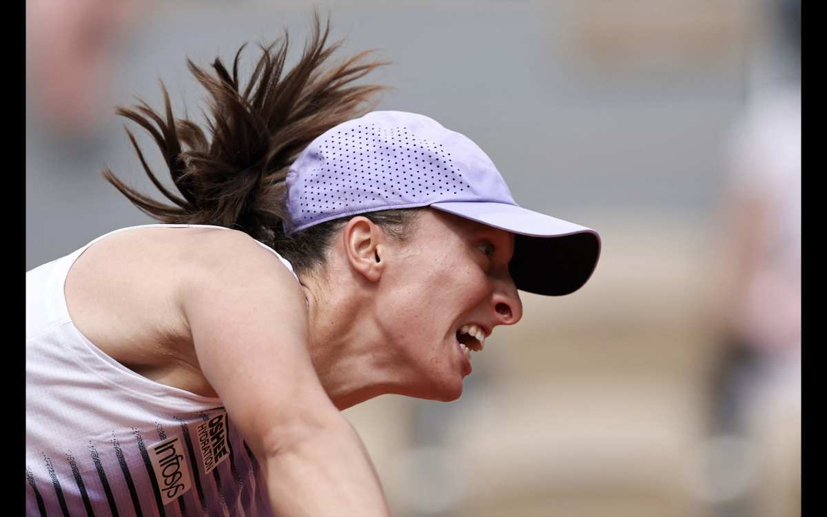 Kostyuk ousts birthday girl Swiatek in French Open