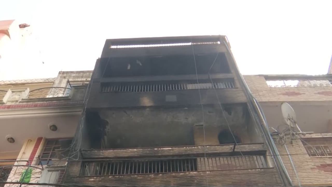 Delhi: Fire in Mukherjee Nagar building; all residents safely evacuated