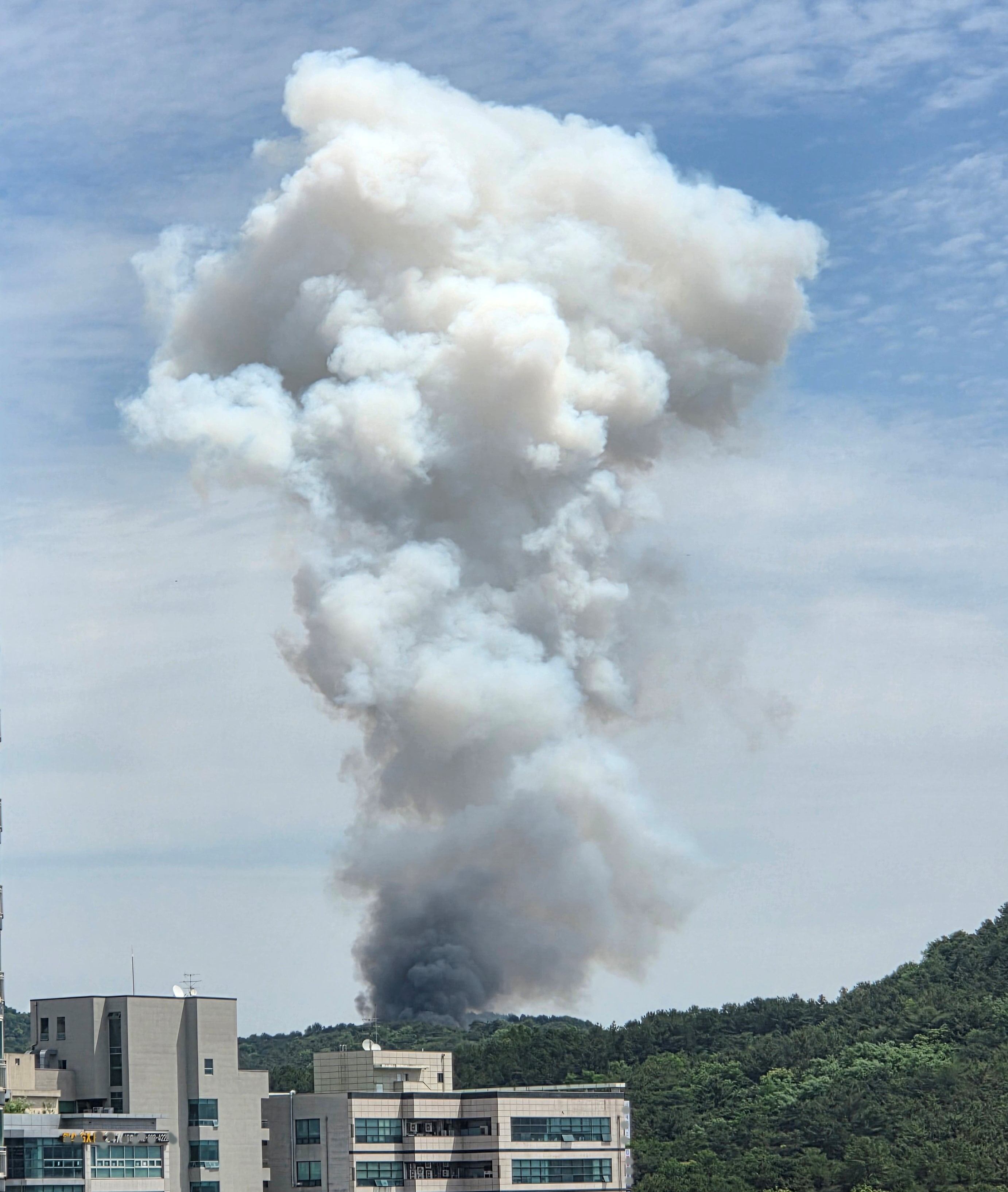 Minister Kim orders response, work stoppage after Daejeon explosion