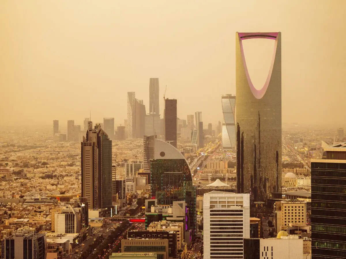 Saudi Arabia opens Umrah visa applications for new season; pilgrim ...