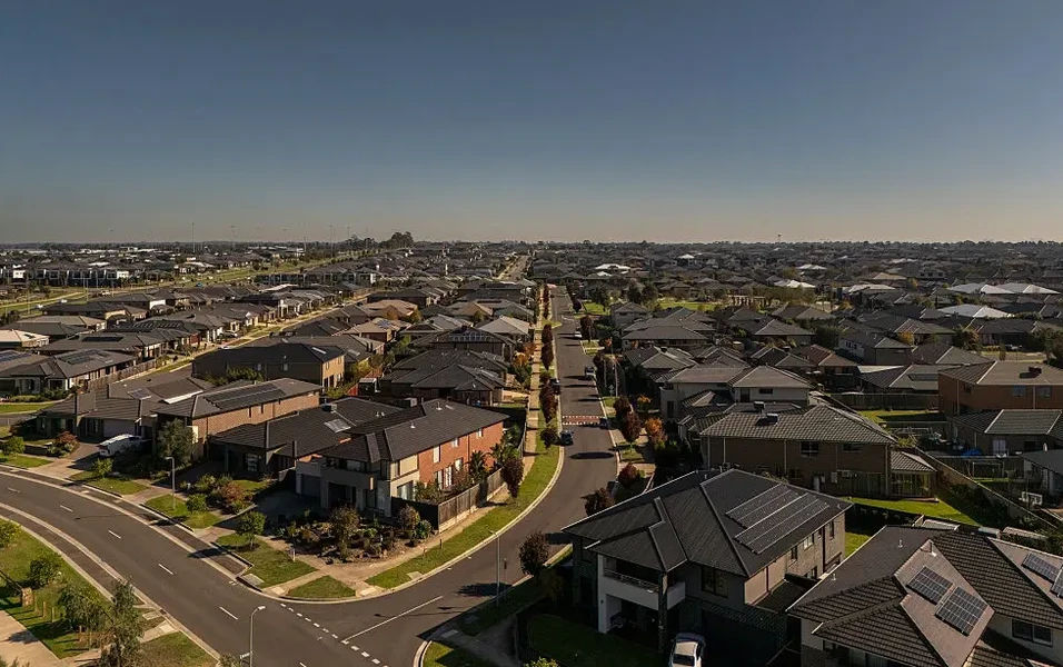Auction clearance rates hit post-pandemic low as prices fall
