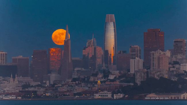 Mesmerizing timelapse shows 'rare' blue moon shining over San Francisco