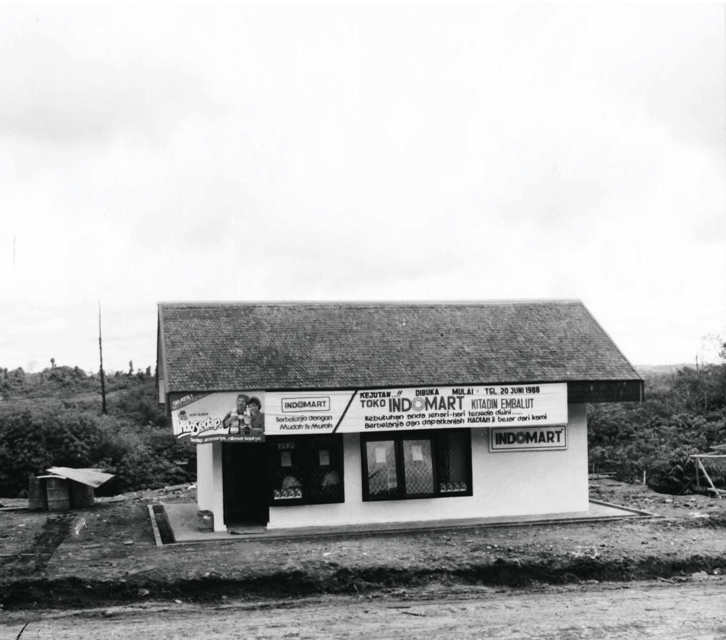 Sejarah Indomaret, toko pertamanya berdiri pada Juni 1988 di kawasan Ancol
