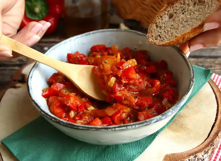 Easy tomato sauce: a waste-not recipe for your overripe tomatoes