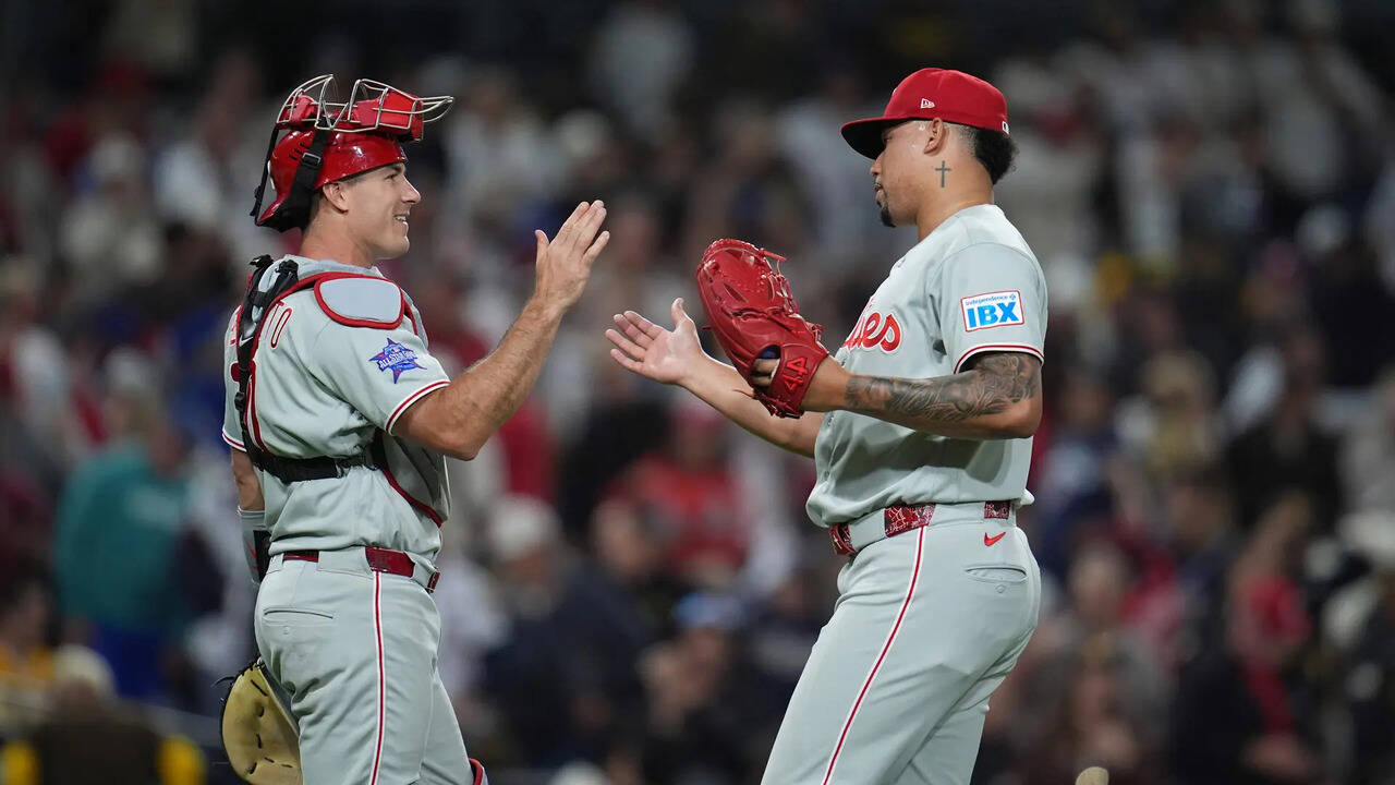Phillies catcher JT Realmuto leaves game against Dodgers due to wrist ...