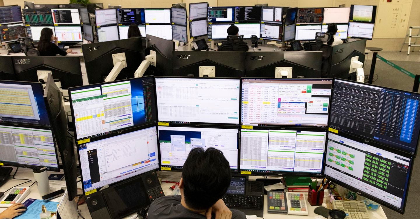 Le borse asiatiche aprono settimana col segno più, brilla Seoul